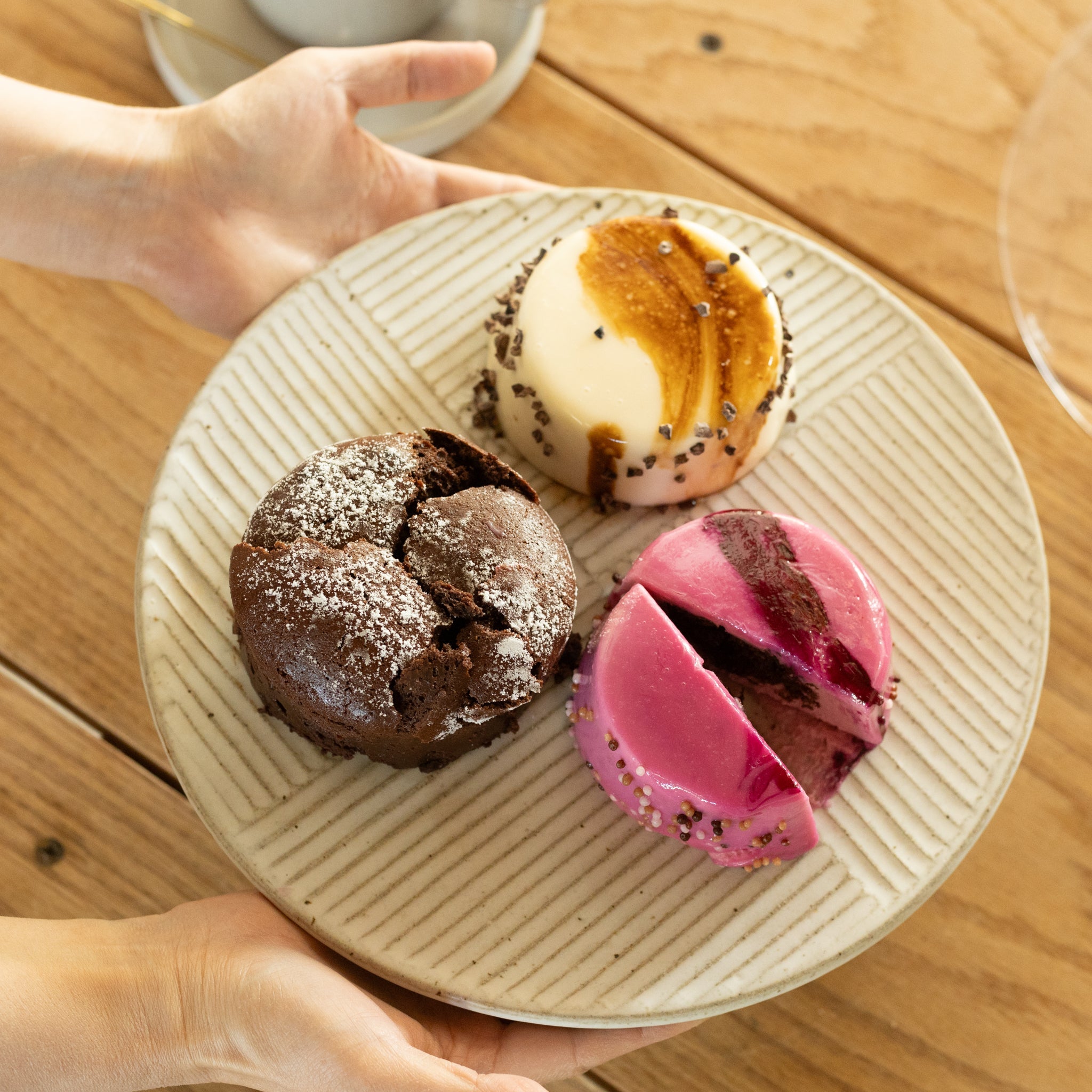 Tomoro Cake Stand | Tortoise General Store